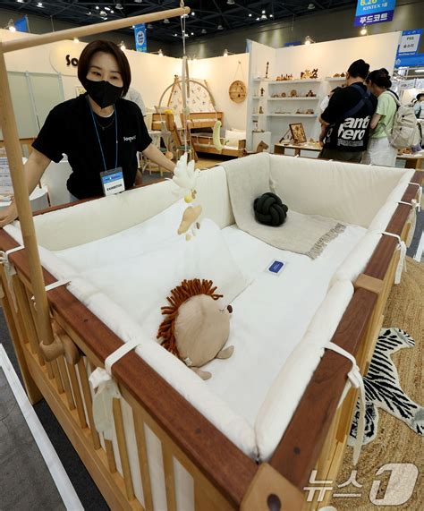 원목으로 만들어진 아기용 침대 뉴스1