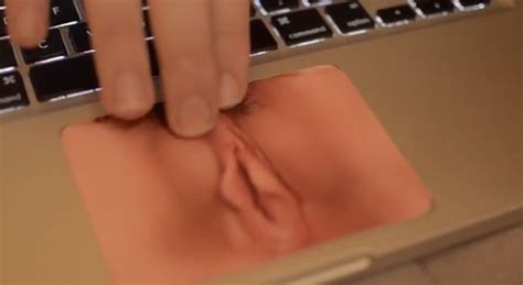 Crean trackpad con diseño de vagina