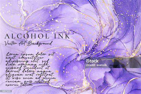 황금 얼룩이있는 고급 보라색 액체 수채화 배경 로얄 퍼플 대리석 알코올 잉크 그리기 효과 웨딩 초대 인증서 메뉴에 대한 벡터 일러스트 디자인 템플릿 0명에 대한 스톡 벡터