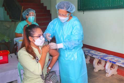 မိုင်းဖြတ်မြို့နယ်၌ အသက် ၁၂ နှစ်အထက် ကျောင်းသား၊ ကျောင်းသူများနှင့် ပြည်သူများကို ကိုဗစ် ၁၉ ရောဂ