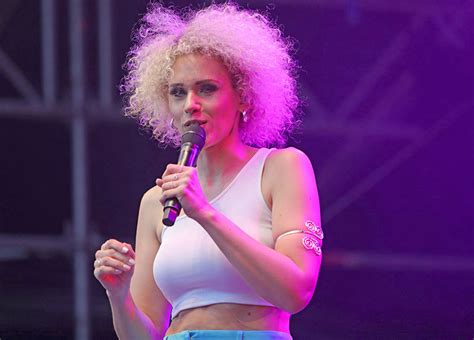 Sabrina Weckerlin Im Museumshof Publikum Begeistert Fotos