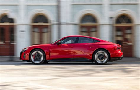 Audi E Tron Gt Quattro 2021 2024 Tech Specs And Prices Evspecs