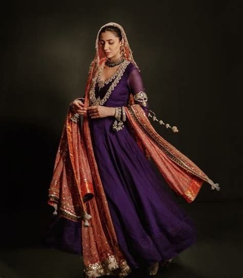 Mehndi Bride Dress Inspo Pakistani Dresses Pakistani Wedding Outfits