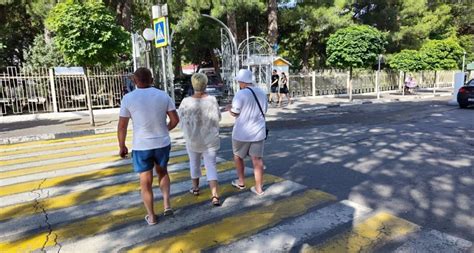 Верховный Суд поставил точку нужно ли водителю ждать когда пешеход полностью перейдёт дорогу