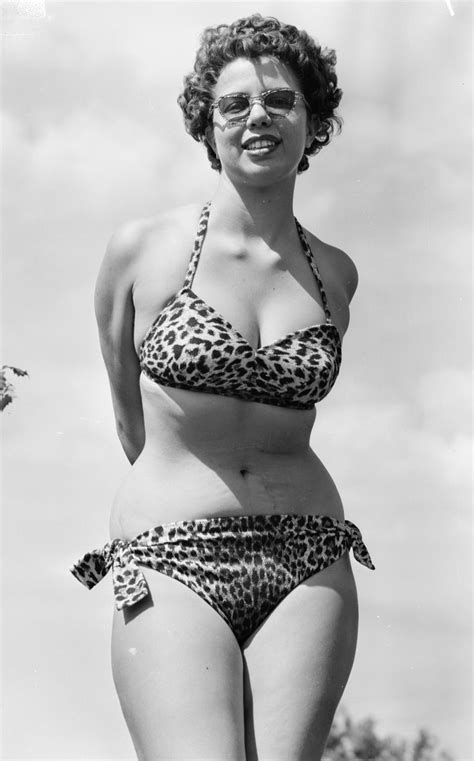 80 Vintage Babes In Bathing Suits To Celebrate That Its 80 Degrees