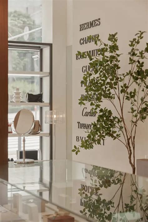 모던하고 고급스러운 14평 중고명품샵 인테리어 수원 광교 모던하고 고급스러운 14평 중고명품샵 인테리어 수원 광교