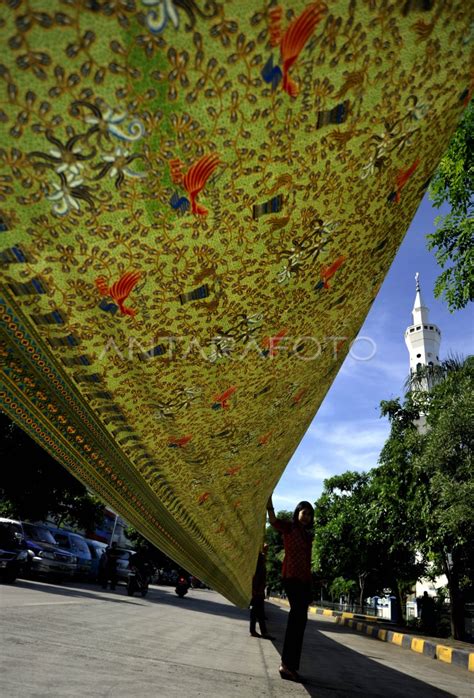 Batik Antara Foto