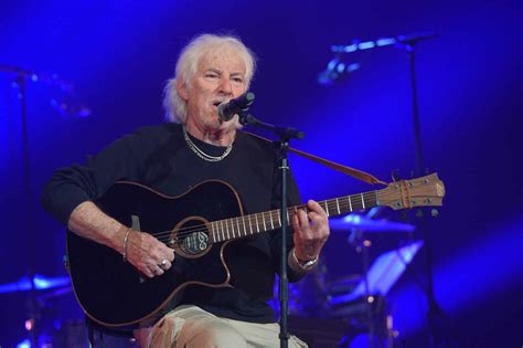 Hugues Aufray, le plus vieux chanteur en tournée… et ce n'est "pas pour l'argent" - Public