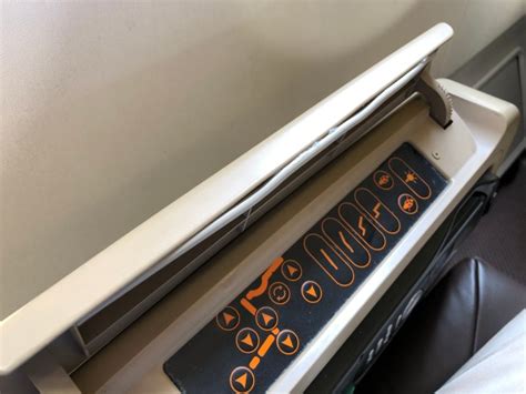 Singapore Airlines A330 300 Business Class Seat4 マイレージトラベル