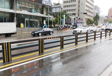 무단횡단 방지위해 서울 도로 4곳에 중앙분리대 만든다 헤럴드경제
