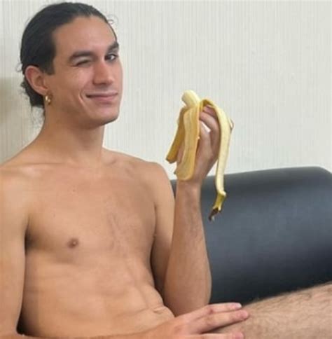 Ethan Torchio Dei Maneskin Sfida La Censura Social La Foto Completamente Nudo Lascia Poco