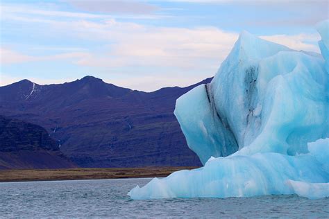 What Color Is An Iceberg How Iceberg Color Works