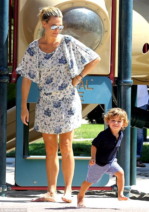 Molly Sims Enjoys Some Mother Son Bonding With Her Son Brooks Daily Mail Online