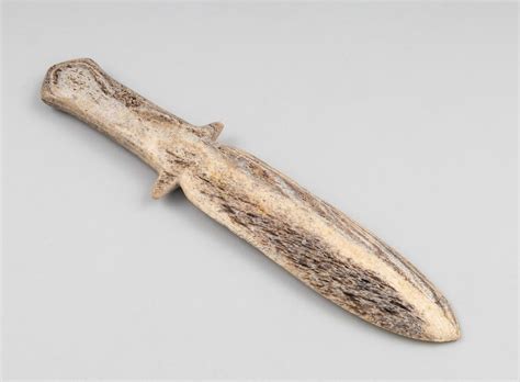 Lot Y An Inuit Carved Whalebone Knife 10 78 In 276 Cm L