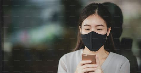 초상화 젊은 여성 사업가 얼굴 마스크를 착용 바이러스 독감 질병 전염병 코로나 바이러스 예방 감염 의료 소녀 사진 Unsplash의 태국 이미지