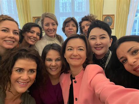 Проф Преображенский On Twitter На этом фото главы МИД Германии Словении Монголии Исландии