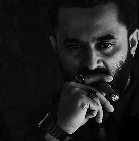 പേരിന്റെ ഒപ്പം ഗാന്ധി വെച്ച് ഇറ്റലിയിൽ നിന്നും വന്നതല്ല ദ്രൗപതി മുർമു