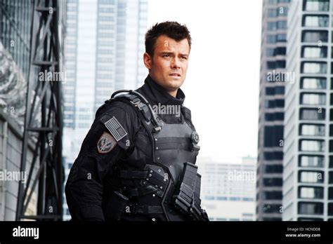 TRANSFORMERS DARK OF THE MOON Josh Duhamel 2011 Paramount Pictures Courtesy Everett