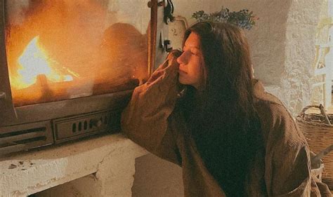 Intip Cantiknya Cassandra Lee Demi Menghangatkan Badan Yang Bikin Tenang