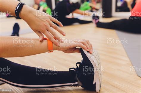 피트니스 스포츠 훈련 체육관 및 라이프 스타일 개념 체육관에서 운동하는 여성 그룹 건강관리와 의술에 대한 스톡 사진 및 기타 이미지 Istock