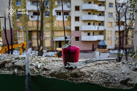 Влучання ракети в будинок у Шевченківському районі співробітники ДСНС