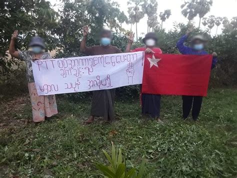 Ptt စစ်အာဏာရှင်တွေကို ငွေပေးတာ ချက်ချင်းရပ် စာတန်းကိုင်ဆောင်ကာ လောင
