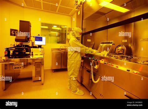 Silicon Wafer Automated Mask Alignment System Photolithography