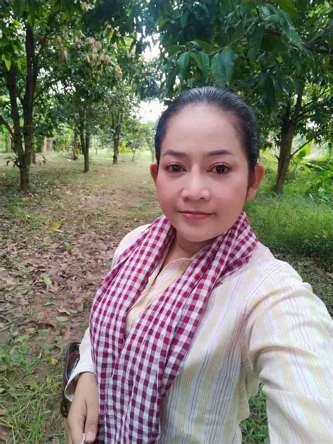 នាង ខ្ញុង លែងខ្មាសមហាជន ឡាយវីដេអូយំស្រែក រឿងជំពាក់បំណុលគេវ័ណ្ឌក សុំការយោគយល់