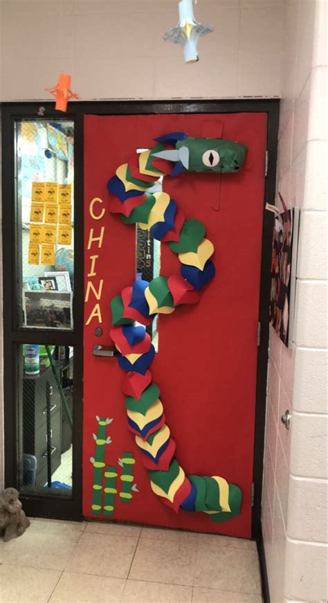 Classroom Multicultural Door Decor En 2024 Manualidades Creativas Manualidades Murales Escolares