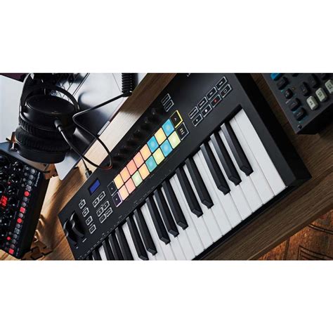 Novation Launchkey 37 Mk3 Keyboard Controller Mai Nguyên Music