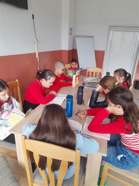 Учениците от 3 б клас с класен ръководител г жа Узунова с рубрика „Госпожо разкажи ми приказка