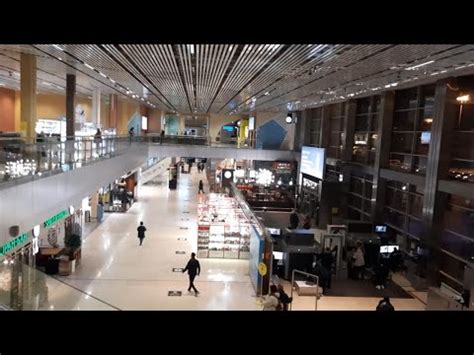 Аэропорт Екатеринбурга чем он лучше московского Шереметьево среди ночи ...