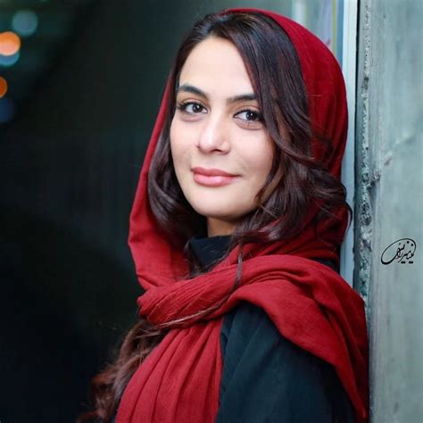 شباهت باور نکردنی مارال فرجاد به تابلوی نقاشی دختری با گوشواره مروارید