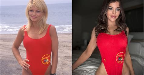 Тя е на 57 Изкусителната Донна Дерико от Спасители на плажа облече