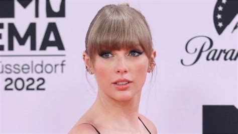 Taylor Swift Lleva El Vestido Desnudo Que Es Tendencia Caras