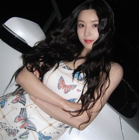 권은비 돌아온 워터밤 여신…시스루 원피스로 뽐낸 이기적 몸매 엑스포츠뉴스 나무뉴스