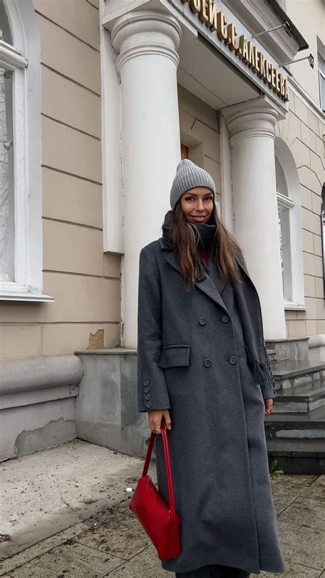 Сочетание серого и красного Пальто бушлат Серые пальто Пальто