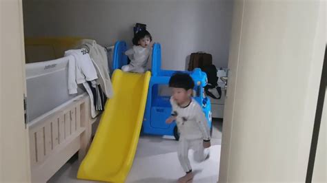 육아 Vlog 동생 타요 미끄럼틀 태워주기~ Youtube