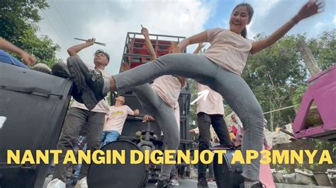 Nantangin Abang Masukin Pisangnya Joget Bebas Youtube