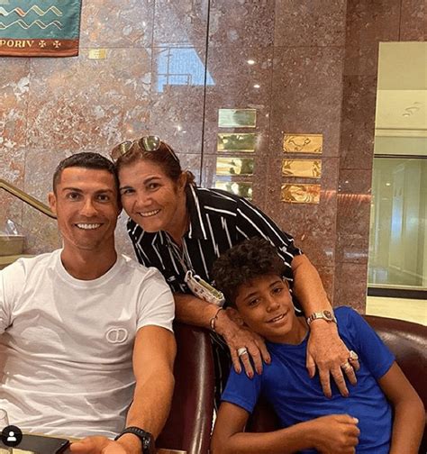 أحدث صور كريستيانو رونالدو مع عائلته في الإجازة الصيفية