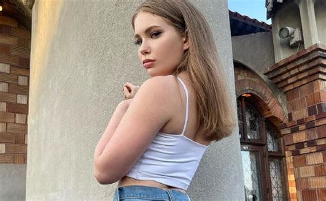 Everly Lanes Sorprende A Todos En Las Redes Sociales Al Posar Con Un