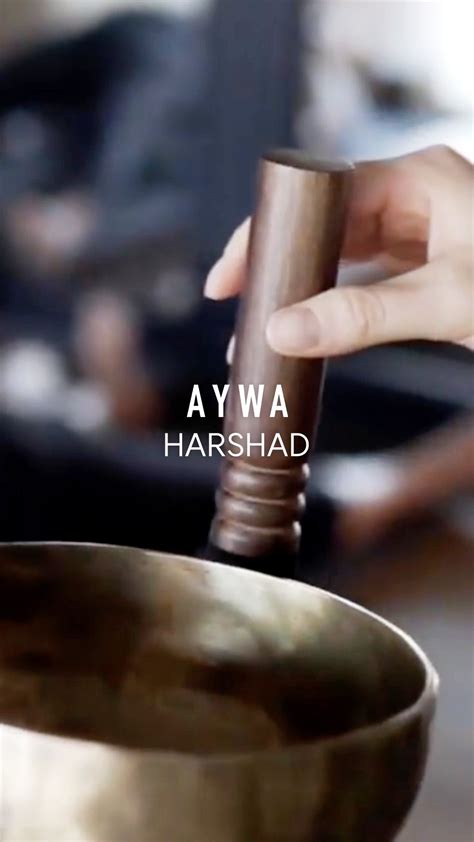 해례커피 성수 본점 있잖아 어떤 순간들은 그냥 스쳐 지나가는 것처럼 느껴질 때가 많아 별거 아닌 하루 같고 어제랑 똑같이 흘러가는 것 같기도 하지 그런데 나중에