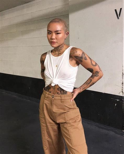 Bald Women Fashion Fashion Beauty Girl Fashion Girls With Shaved