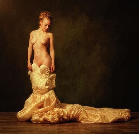 Bride Undressing Adm2720