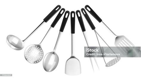 수프 국자와 홈이 있는 숟가락 주방 주걱 감자 마셔 스키머 스푼 고기 포크 흰색 배경에 분리된 3d 사실적인 모형 벡터 그림과