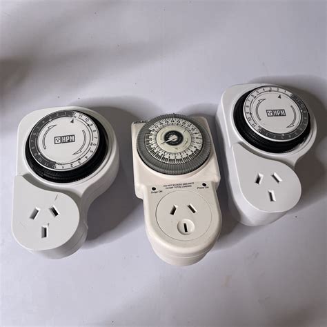 2x Hpm Electrical Indoor Analogue Timer D8091dp And 1x Arlec Electrical