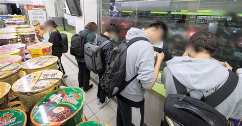 밤 10시면 편의점 ‘습격하는 10대들… 5명 중 1명은 고혈압이라는데