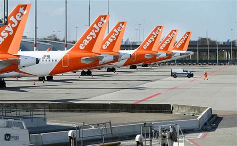 Police Arrest Disruptive Passengers Who Force Easyjet Flight To Make Emergency Landing