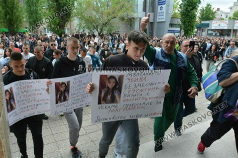 Протест след убийството на Маги замериха полицията с яйца и домати нахлуха и в сградата