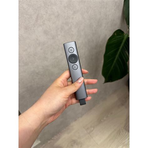 Logitech 羅技 Spotlight 灰黑色 簡報遙控器 簡報筆 簡報器 充電式簡報筆 充電式簡報器 蝦皮購物